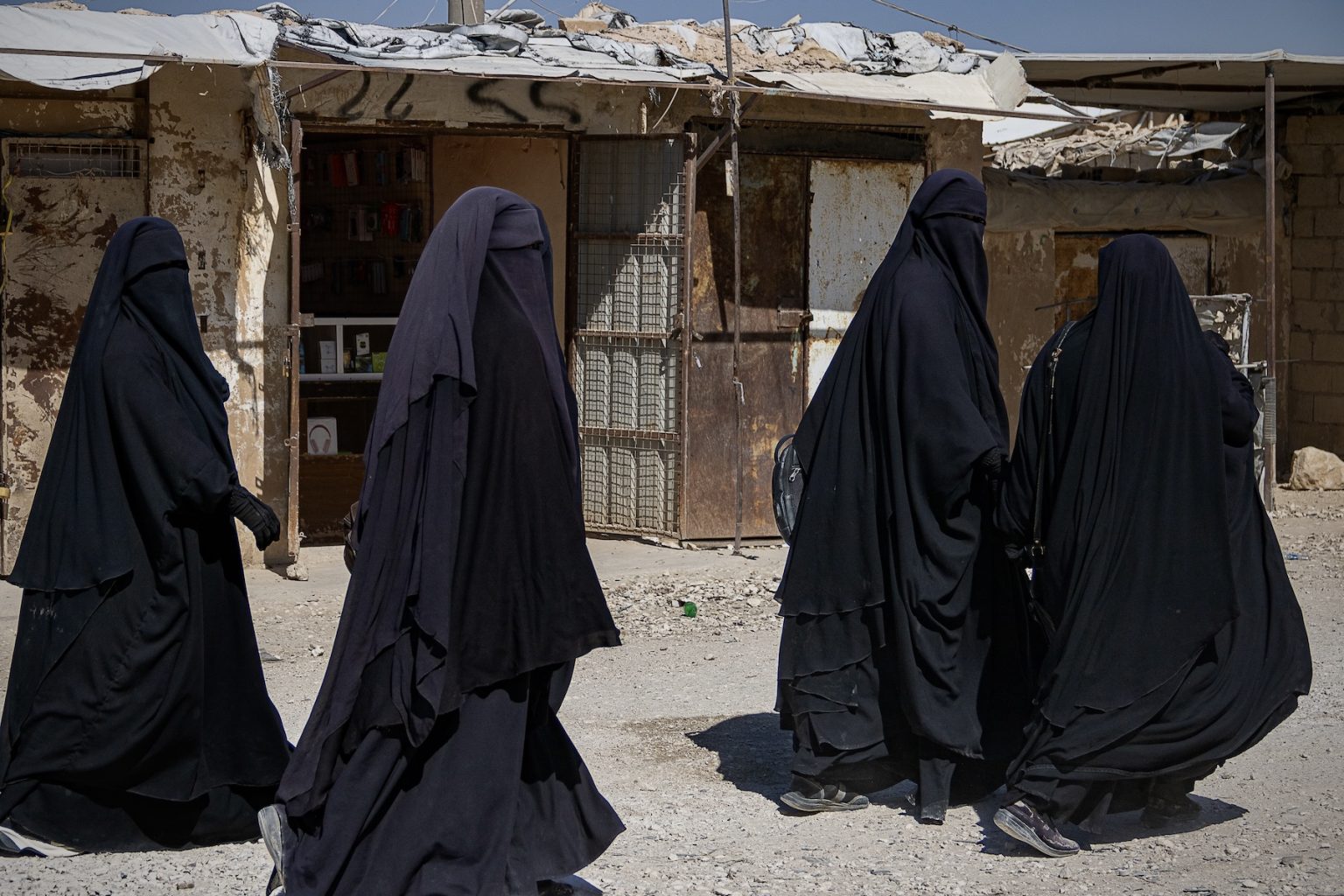 AL-HOL IL CAMPO DOVE LA GUERRA NON È FINITA - Perimetro